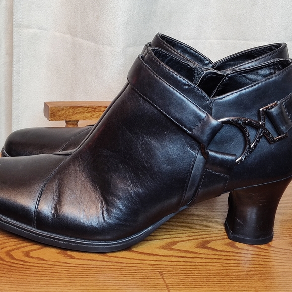 Clarks | Shoes | Clarks Womens Leather Bootie Black Size 8m | Poshmark